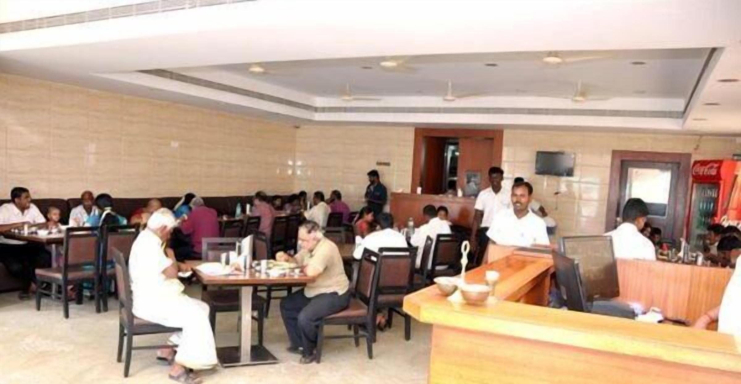 HOTEL RAYA'S GRAND | ⋆⋆⋆ | KUMBAKONAM, INDIA | SEASON DEALS FROM $36