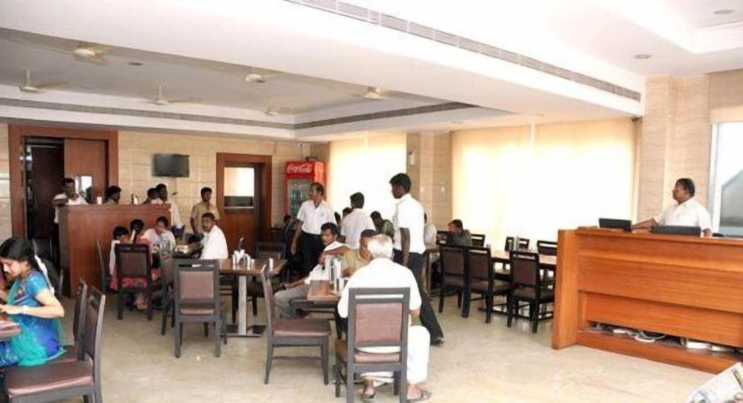 HOTEL RAYA'S GRAND | ⋆⋆⋆ | KUMBAKONAM, INDIA | SEASON DEALS FROM $36